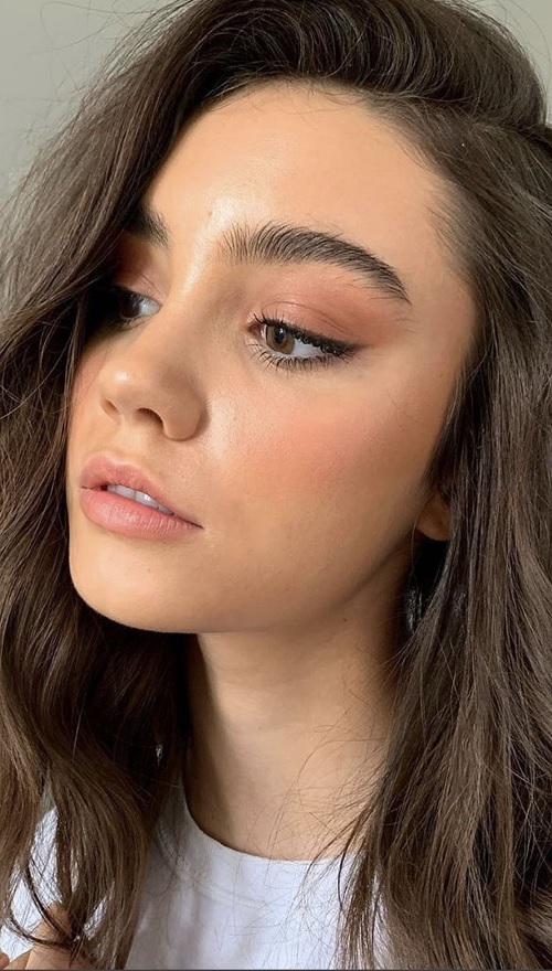 Best No Makeup Makeup Look For Your Perfect Date - Castor Oil Guide