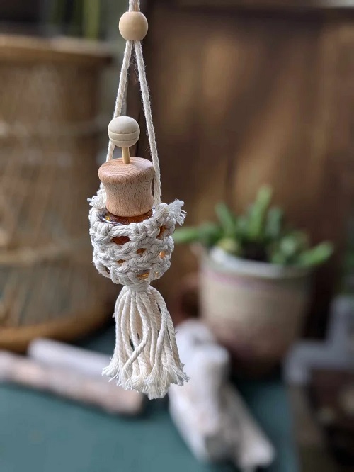 8 Best DIY Macrame Essential Oil Diffuser Holders - Castor Oil Guide